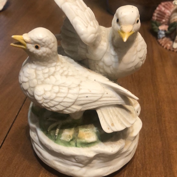 Accents | Vintage Gorham Porcelain Music Box With Two White Doves Plays ...